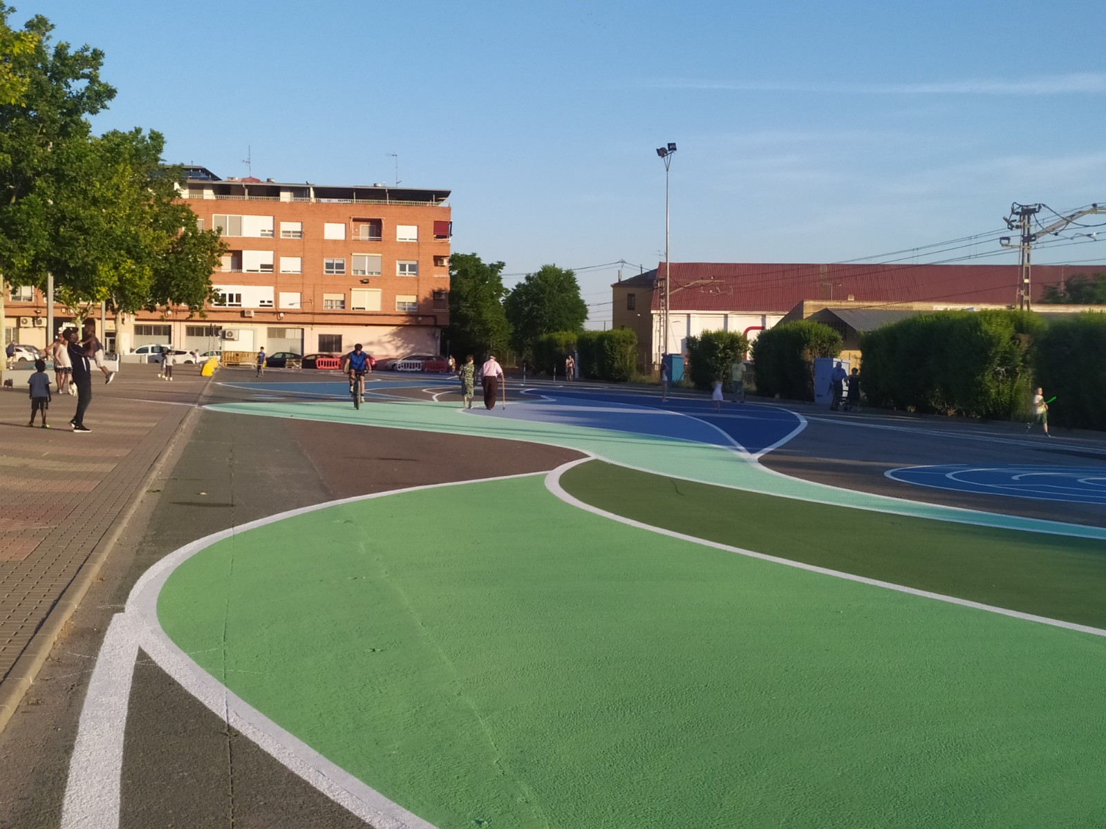 Abierto al público el Recinto Ferial con su nuevo diseño - El Periódico ...