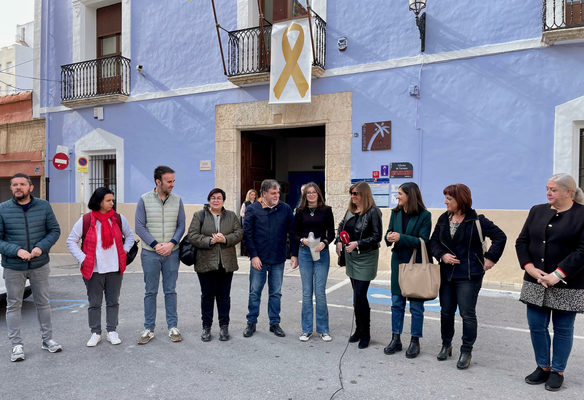 Un lazo dorado para luchar contra el cáncer infantil - El Periódico de ...
