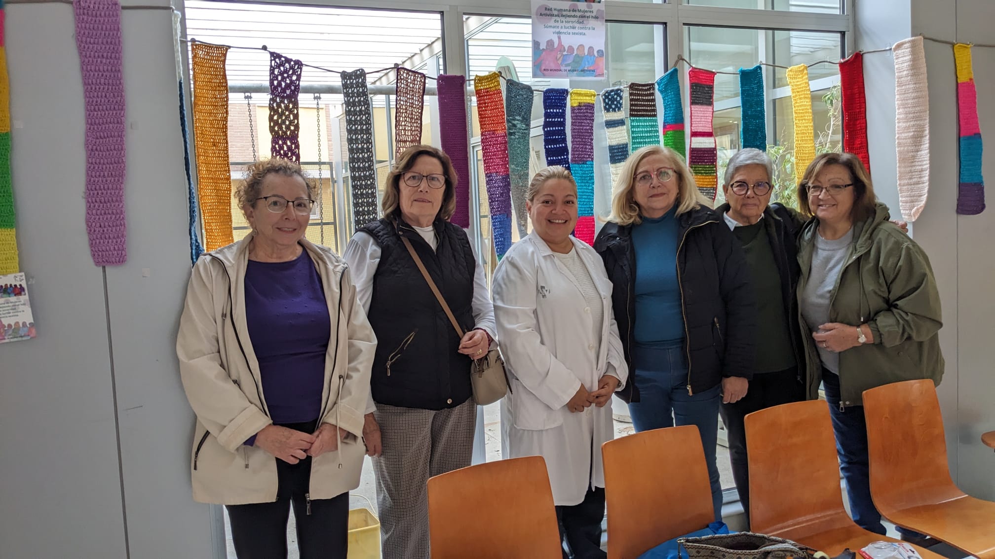 Madejas Contra la Violencia de Género coloca sus creaciones en edificios públicos para ...