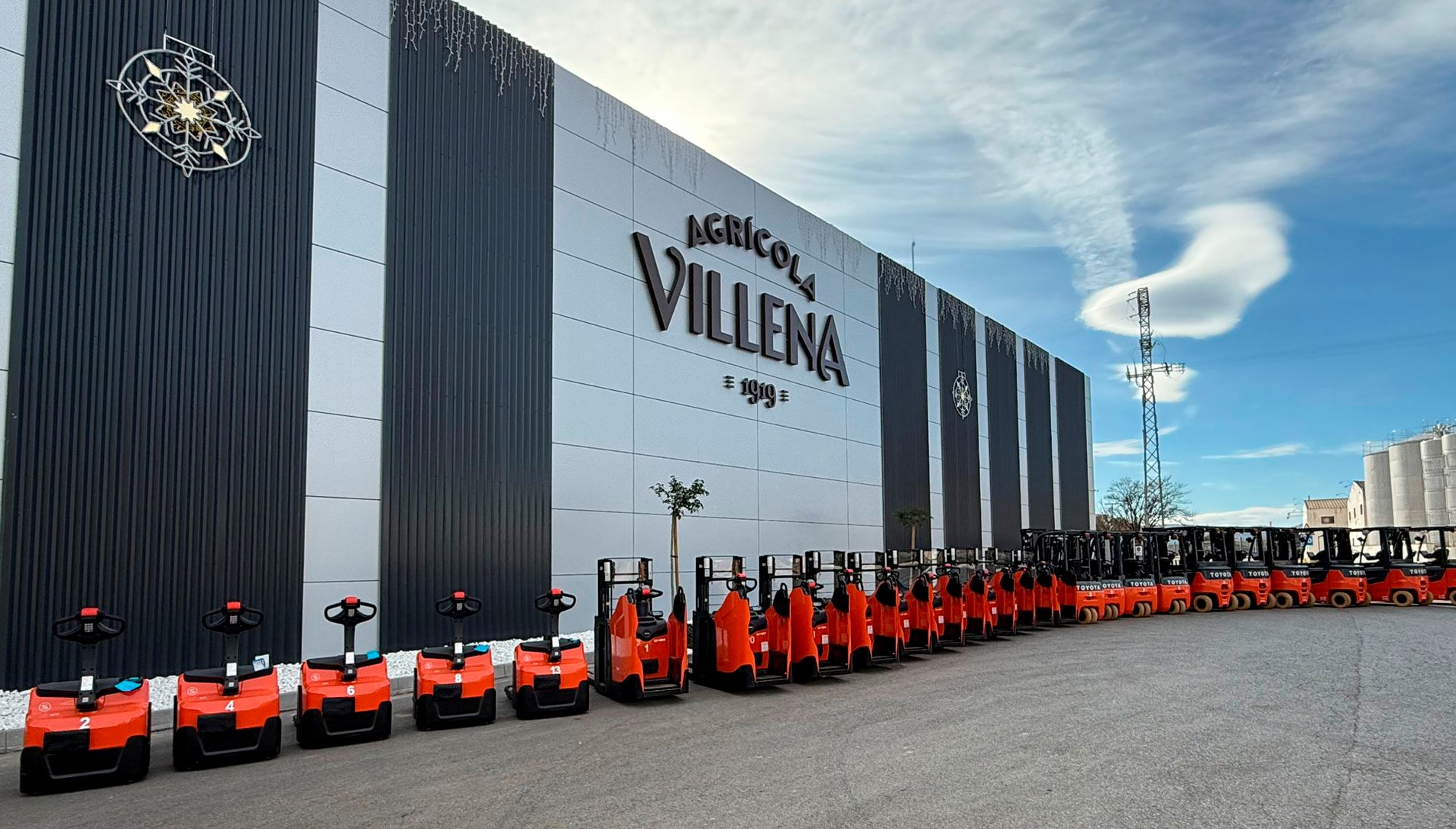 Agrícola Villena presenta su nueva maquinaria - El Periódico de Villena