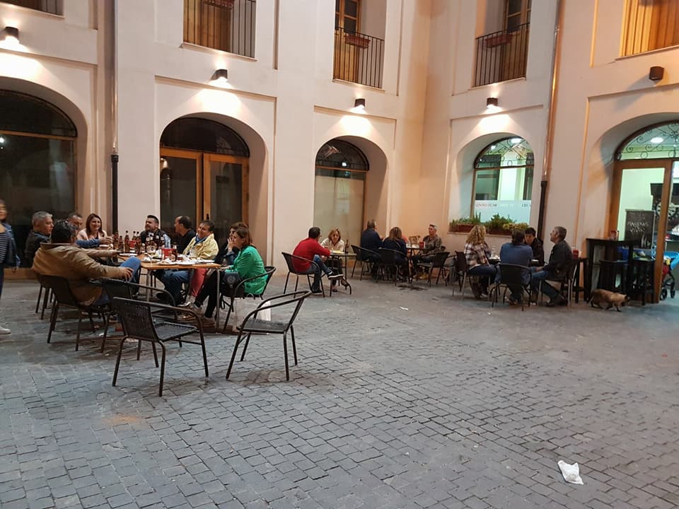 El bar del centro de mayores, transformado en un despacho para la ...