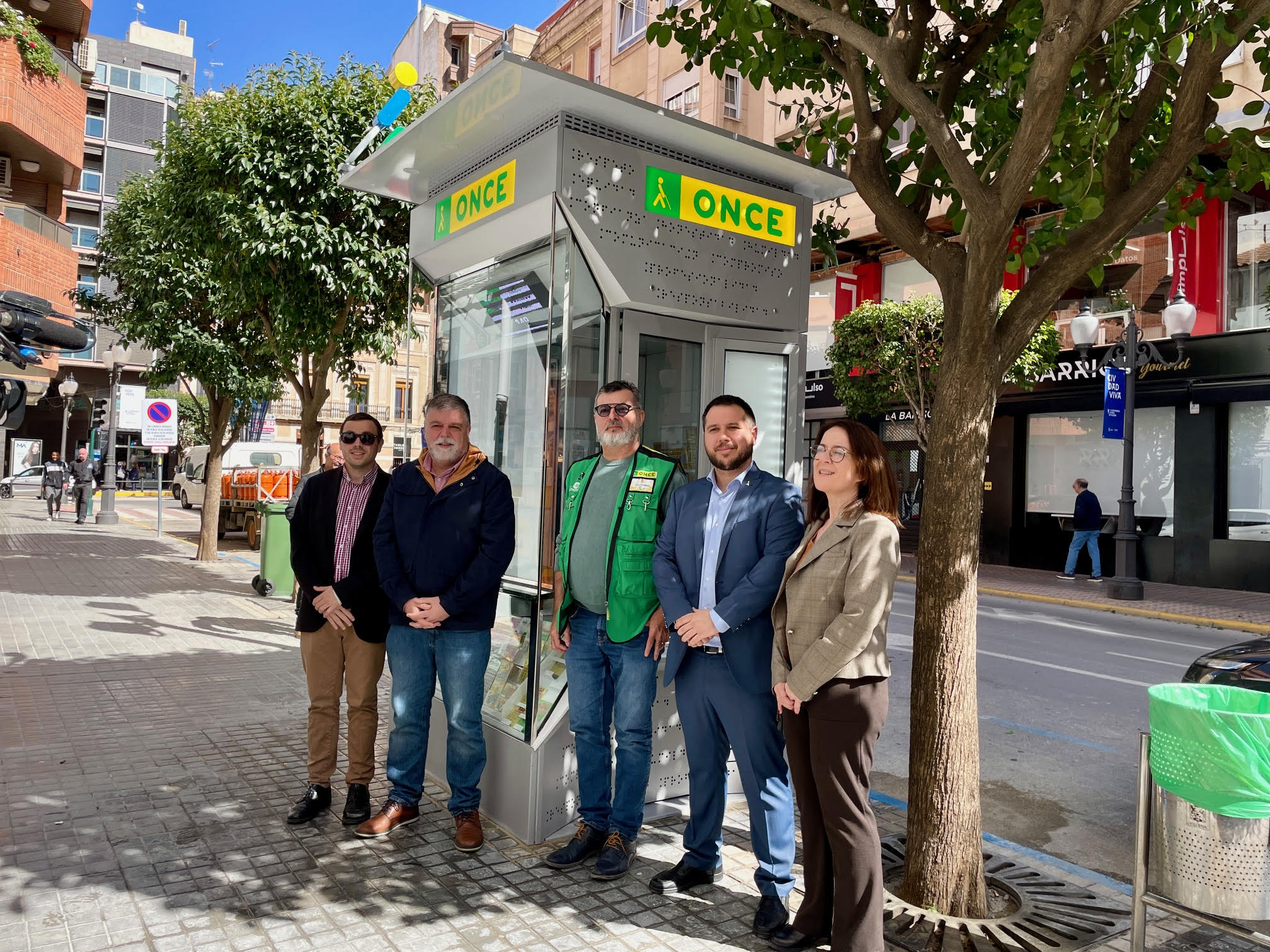 Villena estrena el nuevo modelo de kiosco de la ONCE - El Periódico de ...